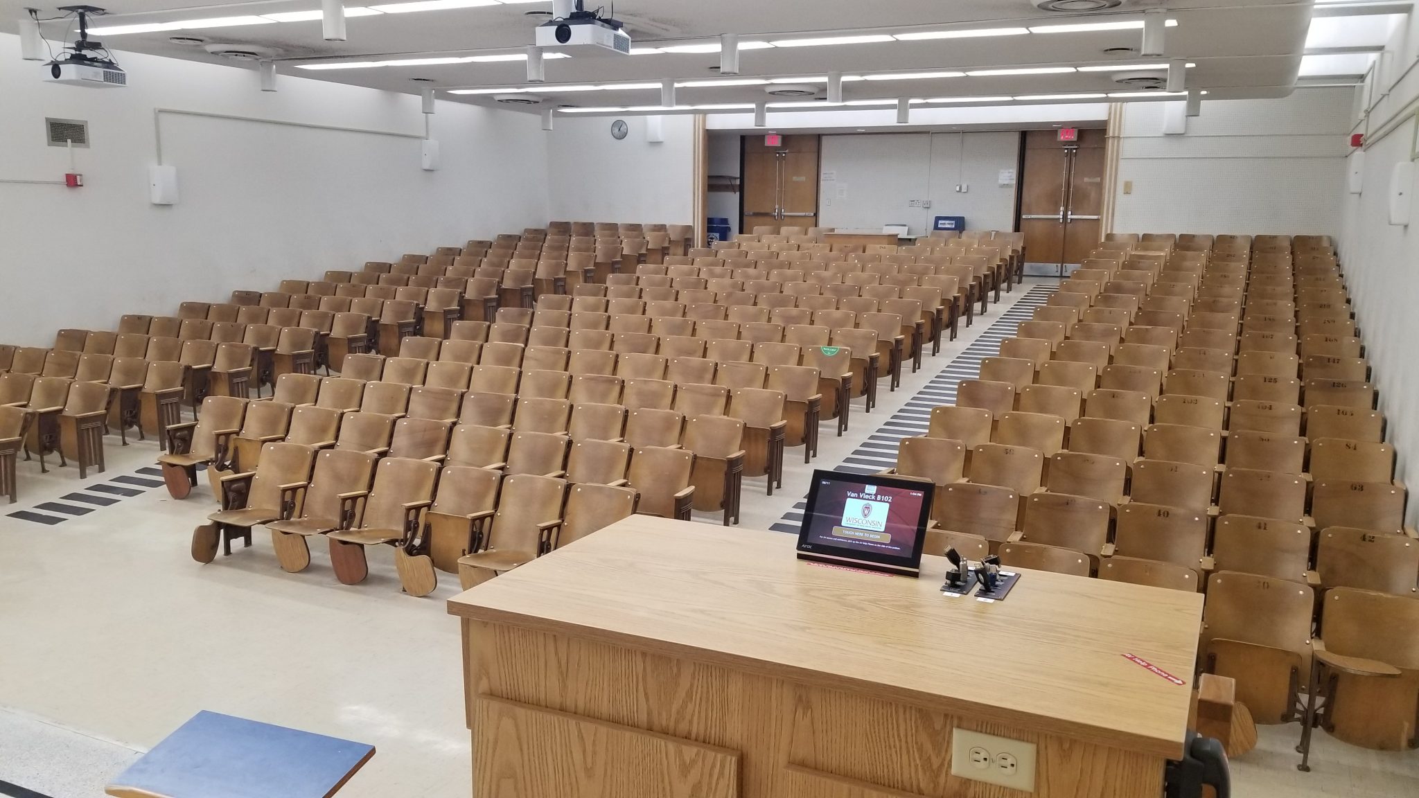 Van Vleck B102 – Classroom Media Support – UW–Madison